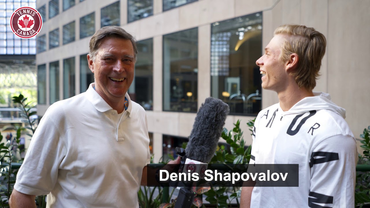 Roundabout the Australian Open: "What is the Aussie salute?" - YouTube