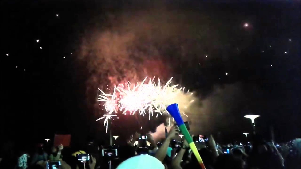 Countdown to 2016 by GMA Kapuso at SM MOA with Fireworks Display - YouTube