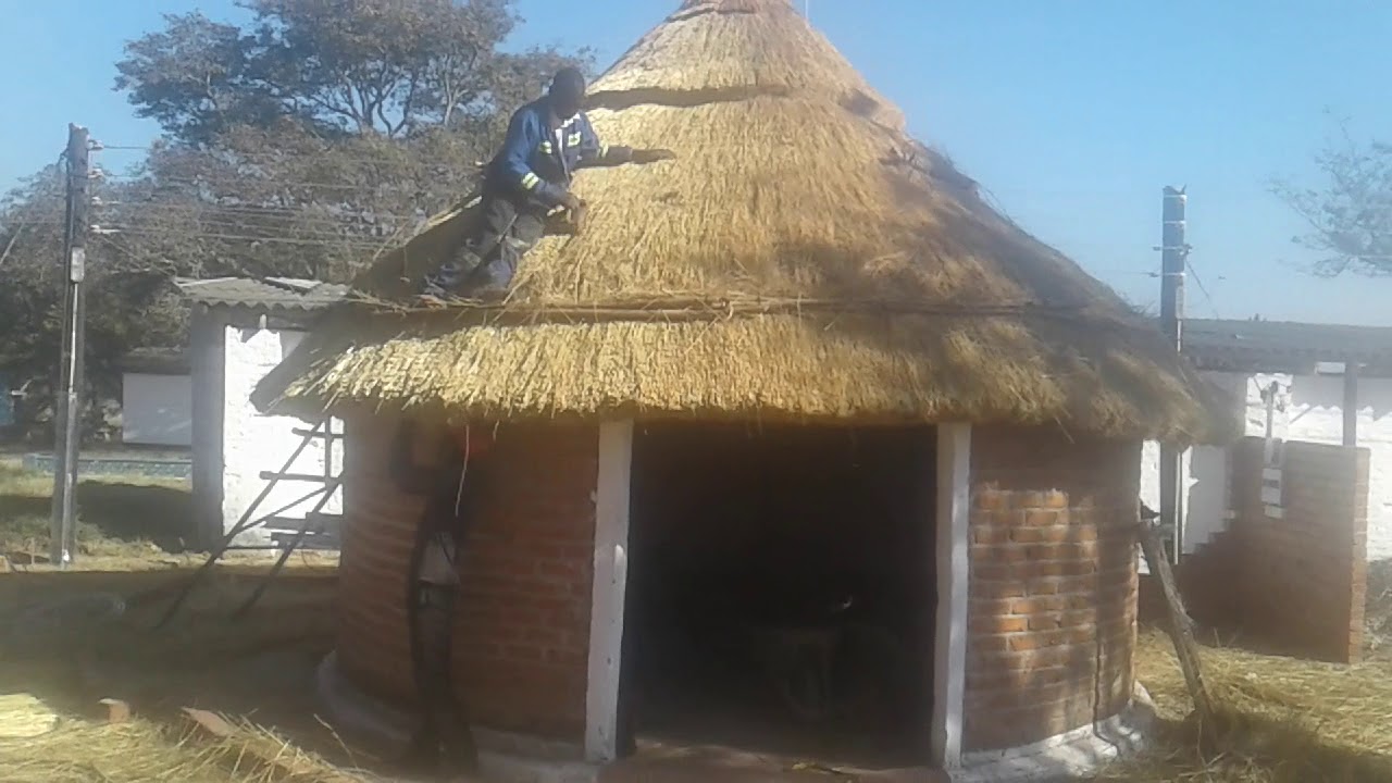 Rural huts and roundvale thatching and thatch styles in Harare Zimbabwe ...