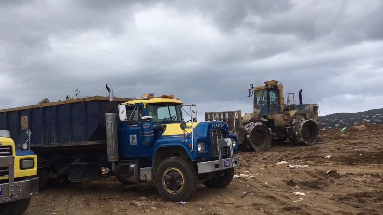 Garbage Trucks In Action - YouTube