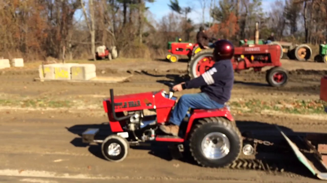 little bear garden tractor pulling waters farm sutton ma - YouTube