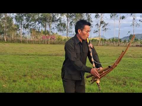 qeej hmoob - YouTube