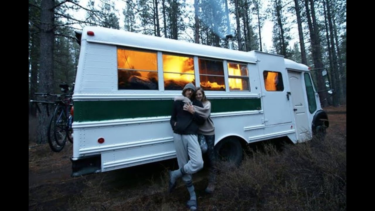 SKOOLIE COUPLE'S NIGHTLY ROUTINE LIVING IN A SHORT BUS CONVERSION ...