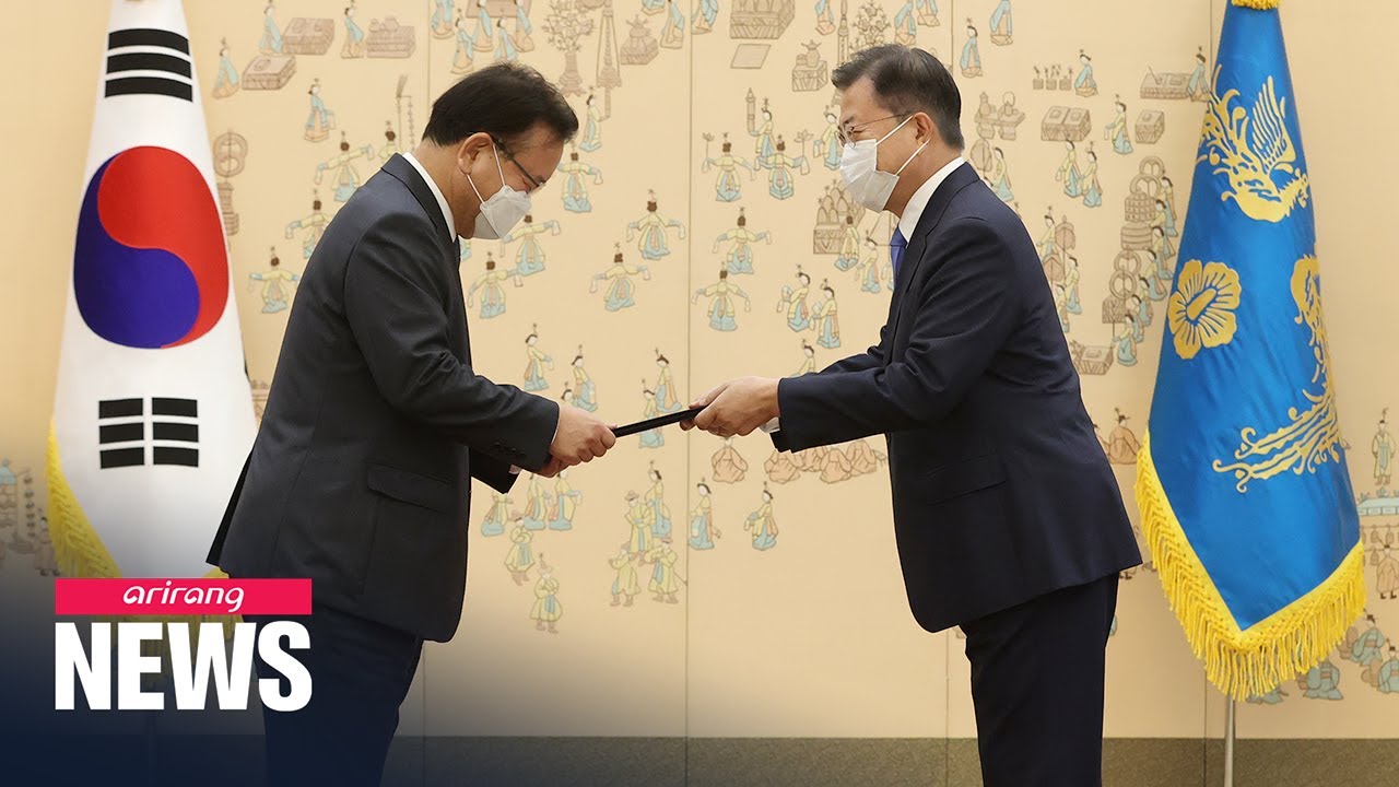 Kim Boo-kyum starts his first day as South Korea's 47th prime minister ...