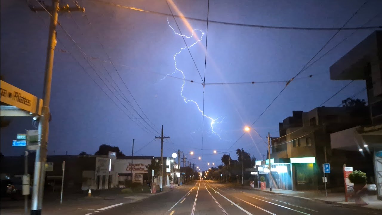 Insane Lightning in Melbourne, Australia 12/12/23 - YouTube