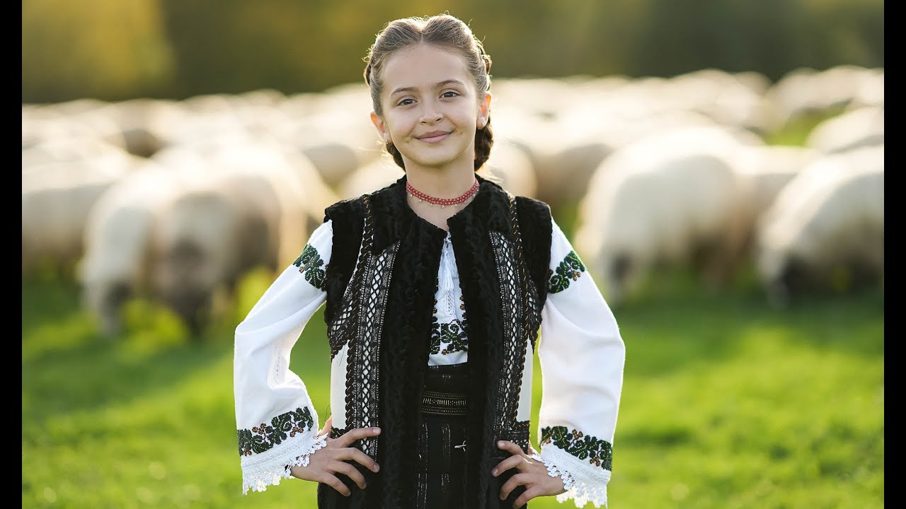 Daria Rusu - Am un bade ciobănaș - YouTube
