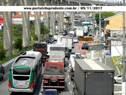 Poluição terrivel dos caminhões congestionamento gigantesco - YouTube