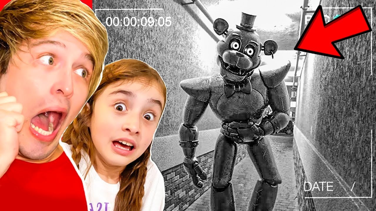 FIVE NIGHTS AT FREDDY'S VISTO na VIDA REAL! - YouTube