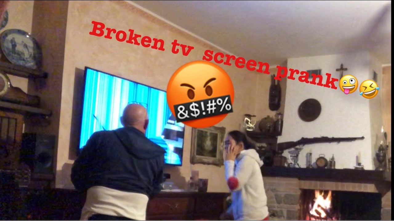 “BROKEN TV SCREEN” PRANK ON HUSBAND!!! “SCHERZO” TV Rotta sul Marito ...
