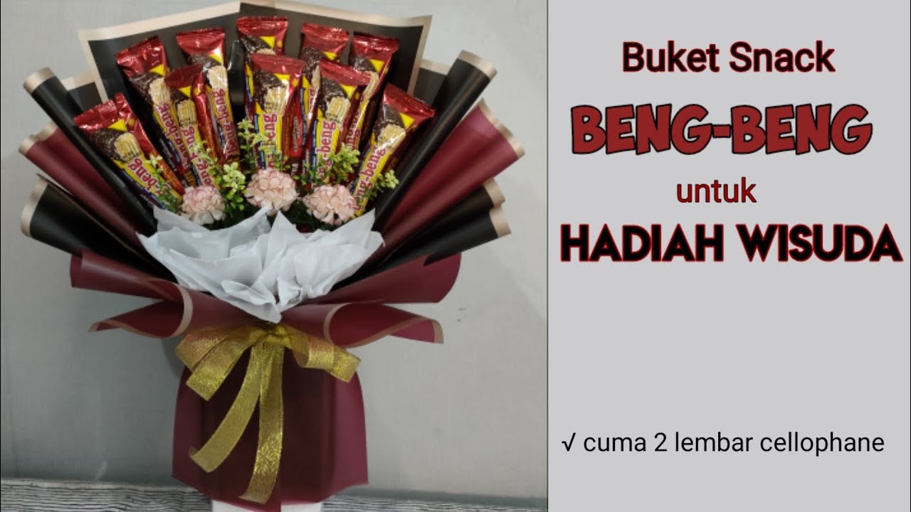 membuat buket snack bengbeng untuk hadiah wisuda ponakan - YouTube