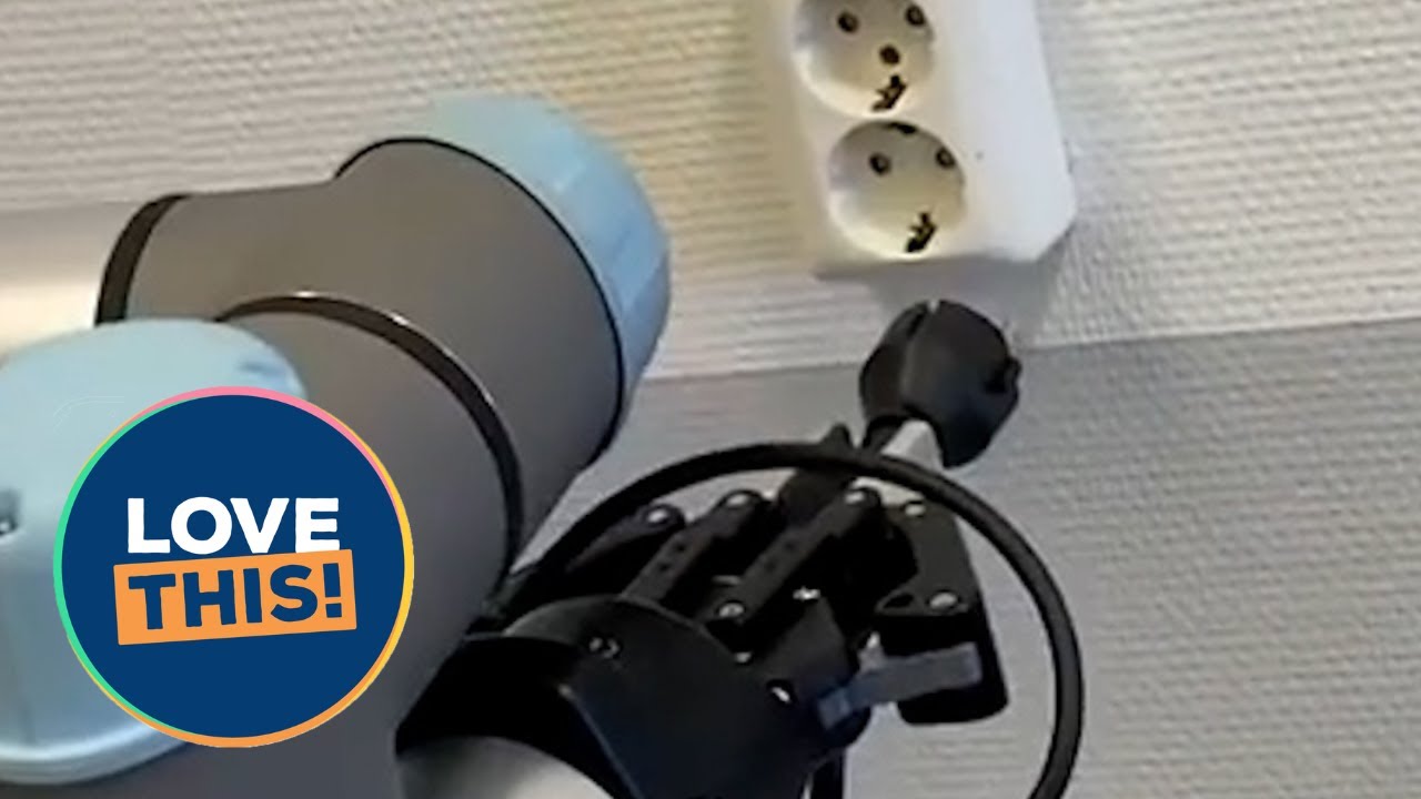 Robot pulls the plug after failing to complete a task | SWNS - YouTube