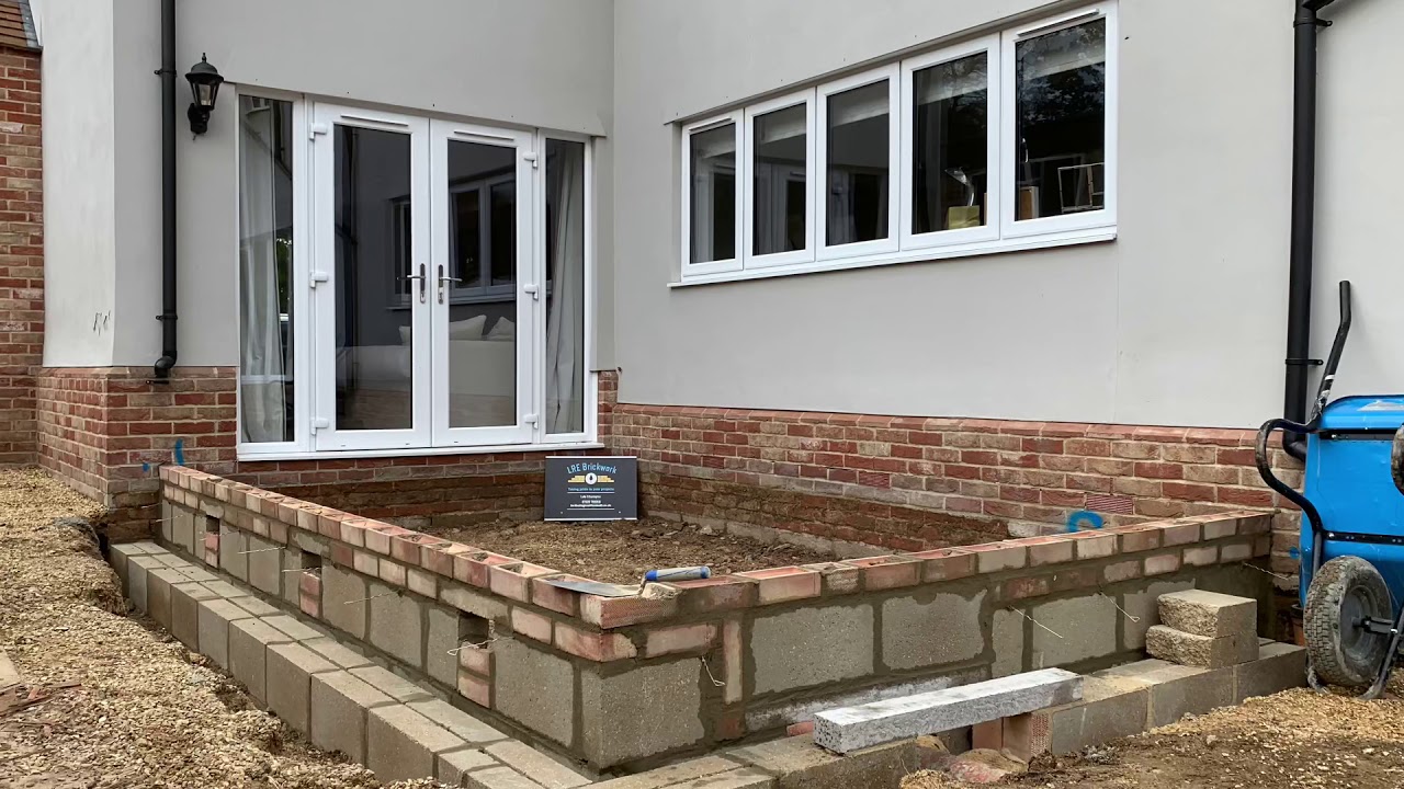 Extension, retaining wall and screeding - YouTube