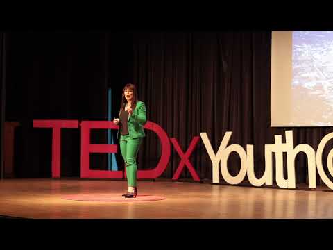 Sıradaki parça aradığı yedek parçayı bulamayanlara gelsin | Ebru Özülkü | TEDxYouth@GucluKoleji