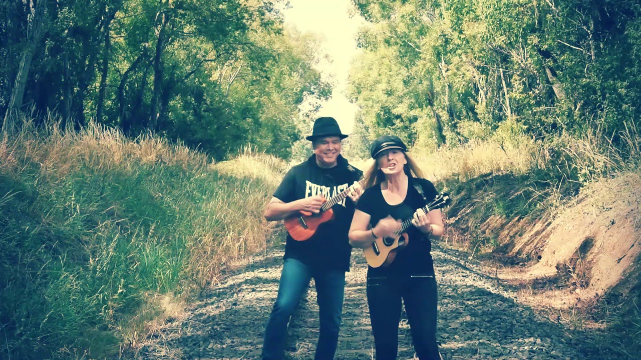 Long Train Running - Doobie Brothers cover - Ukulele Duo Chords - Chordify