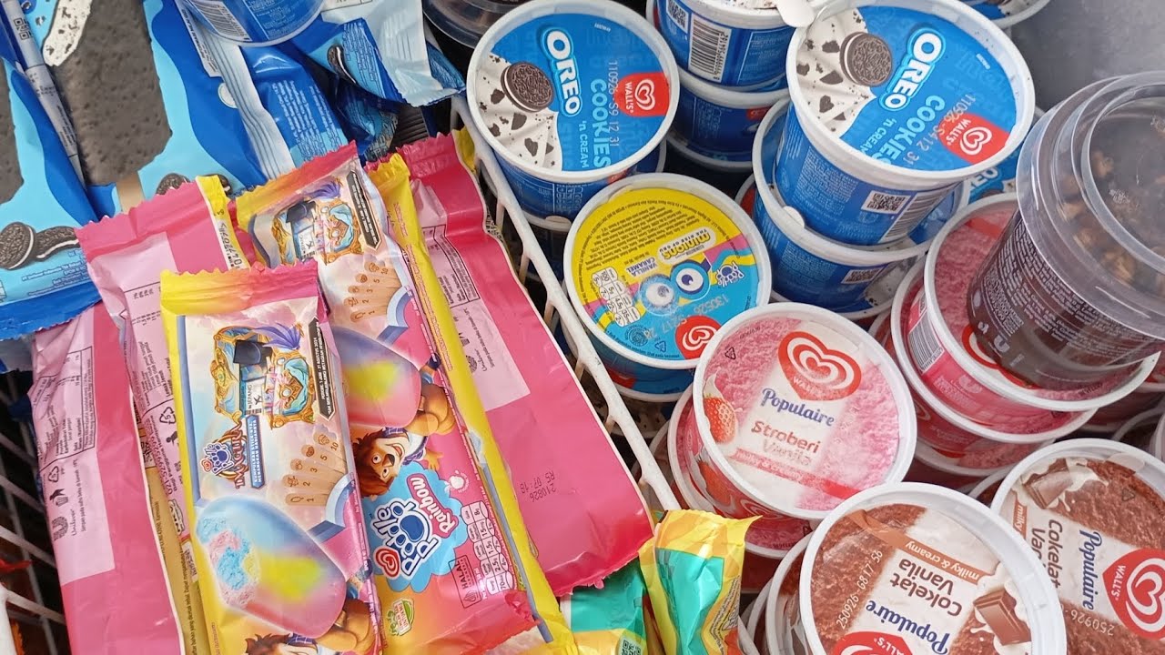 Mencari dan menemukan jajanan es krim Oreo,minions,paddle pop ...