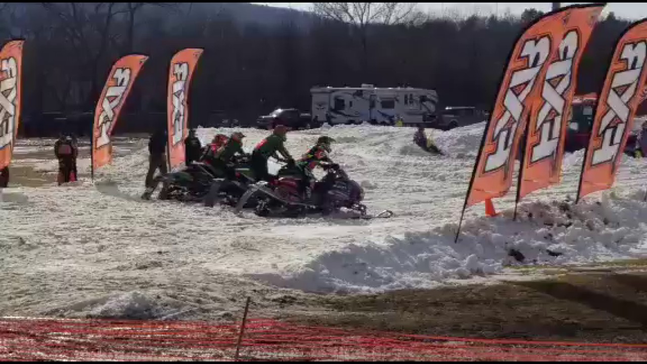 START OF VERMONT SNOWMOBILE RACE - YouTube