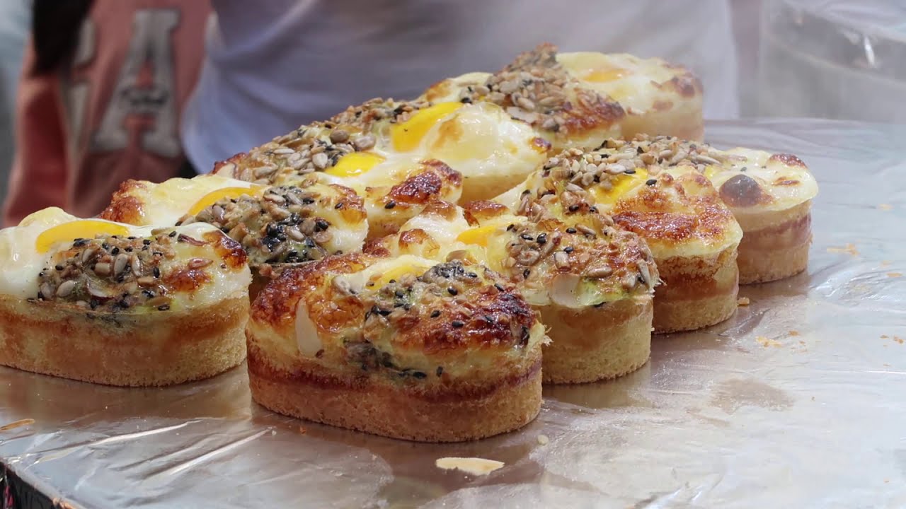 GYERAN BBANG (KOREAN EGG BREAD) - Korean Street Food - YouTube