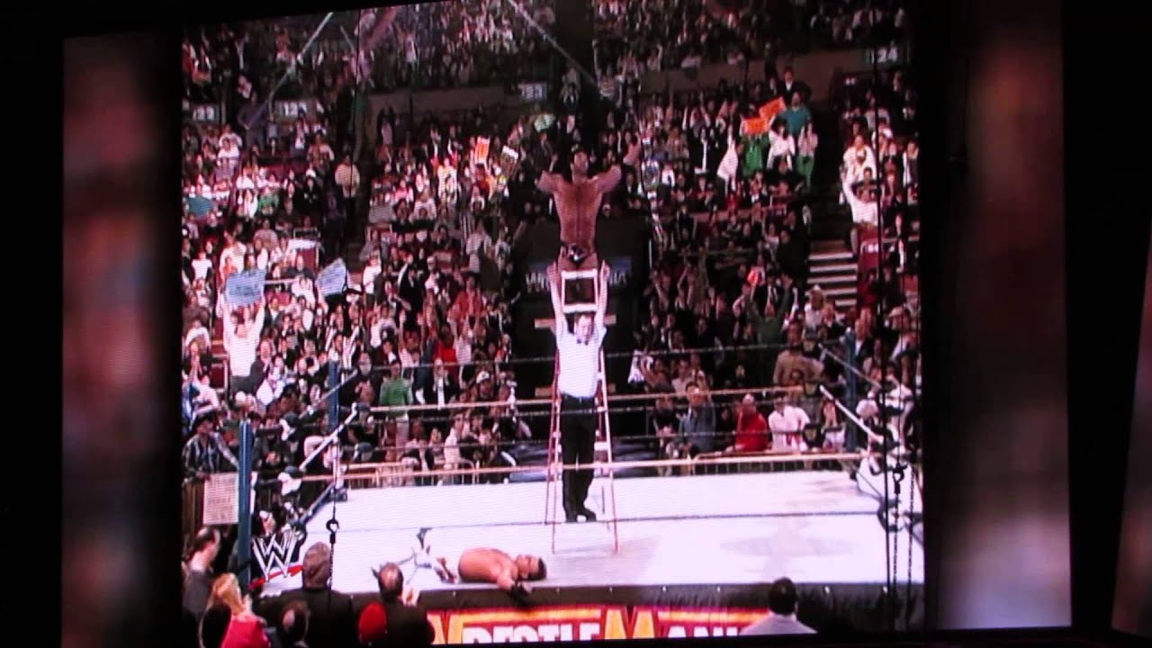 Razor Ramon is inducted to the WWE Hall of Fame on Monday Night Raw (3 ...