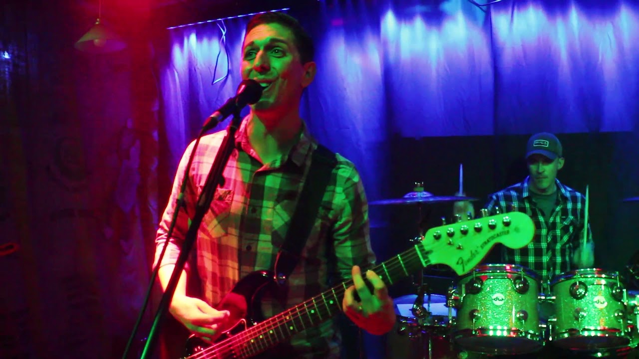 Dan Yell Sun [Live @ Wild Bean] - YouTube