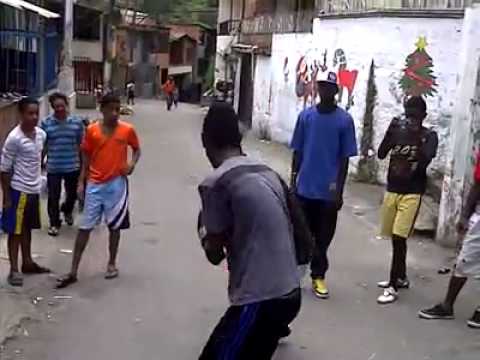 Un Pokito de Boceo En Medellin Comuna 13 - YouTube