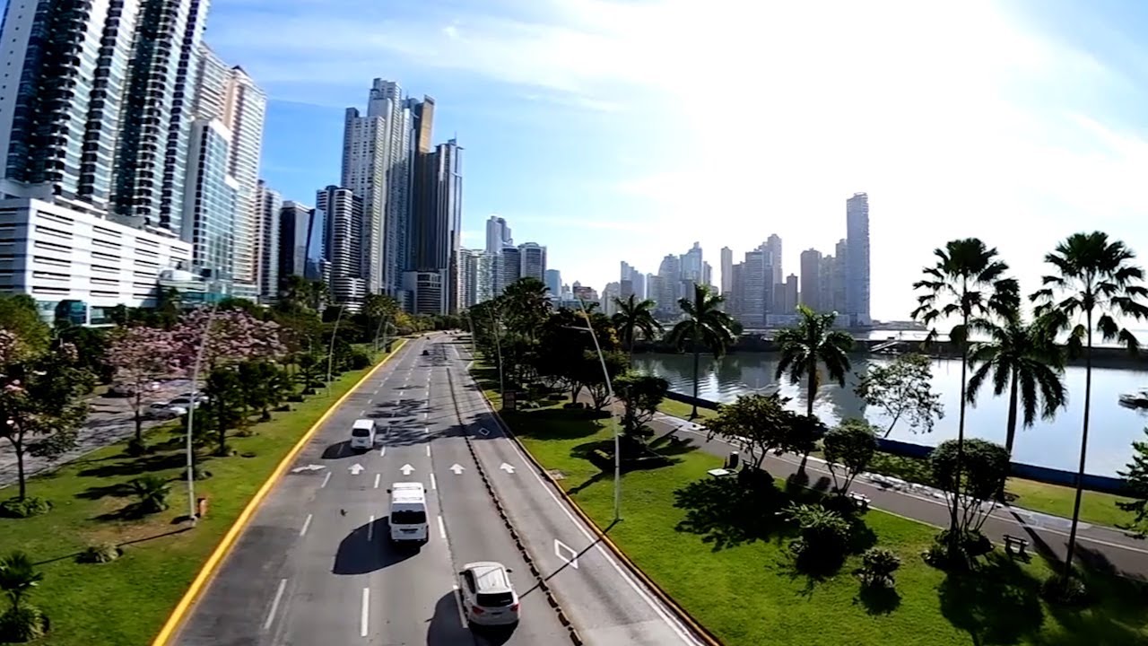 Ciudad de Panamá, Panama City Walk : Amazing Avenida Balboa ...