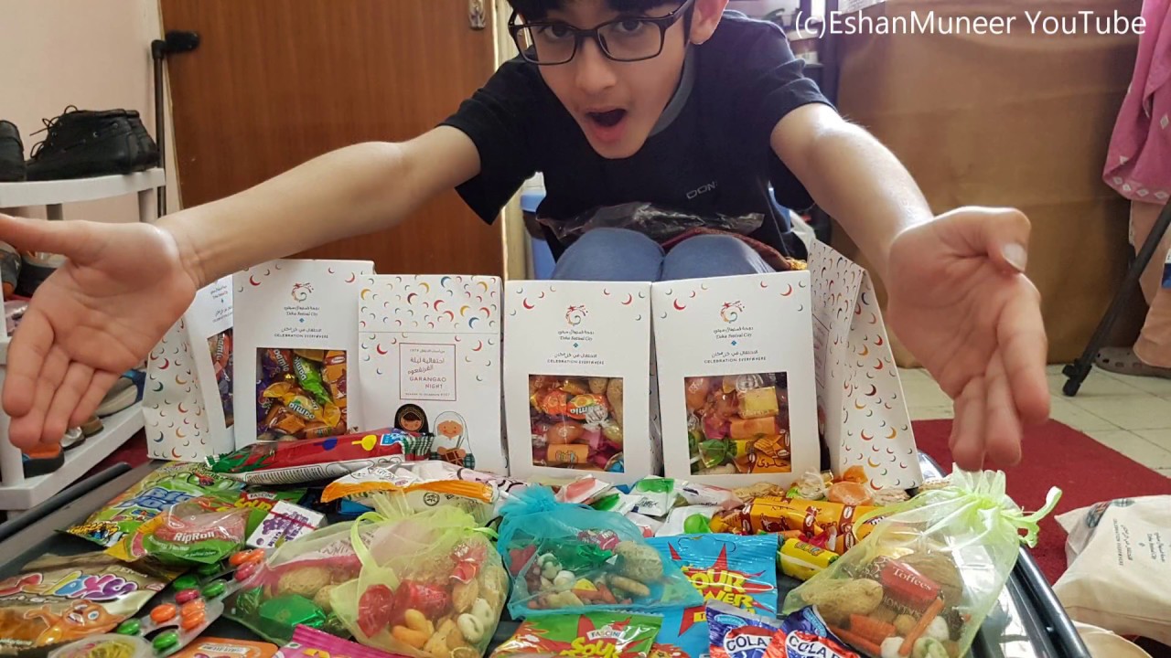Ayaan's Garangao Haul | Trick or Treat Candy Crush | Ramadan 2017 - YouTube