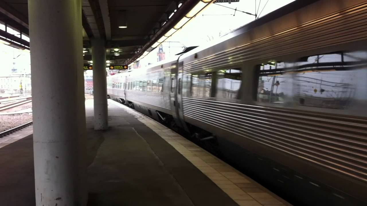 SJ X2000 ankommer Stockholm från Göteborg - YouTube