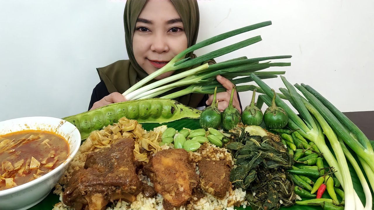 mukbang tunjang sapi ayam dan rendang pake lalapan pete dan daun bawang mentah - YouTube