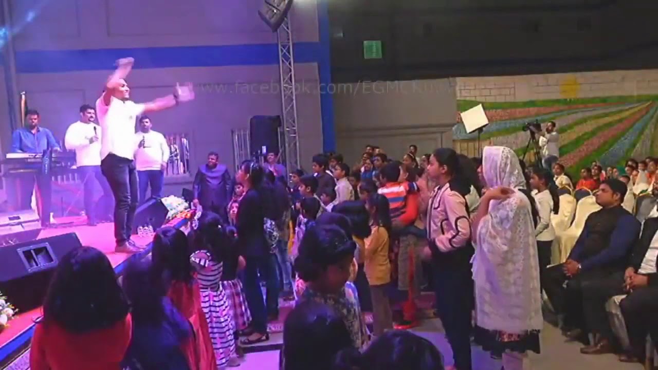 Pastor John jebaraj worship in kuwait - YouTube