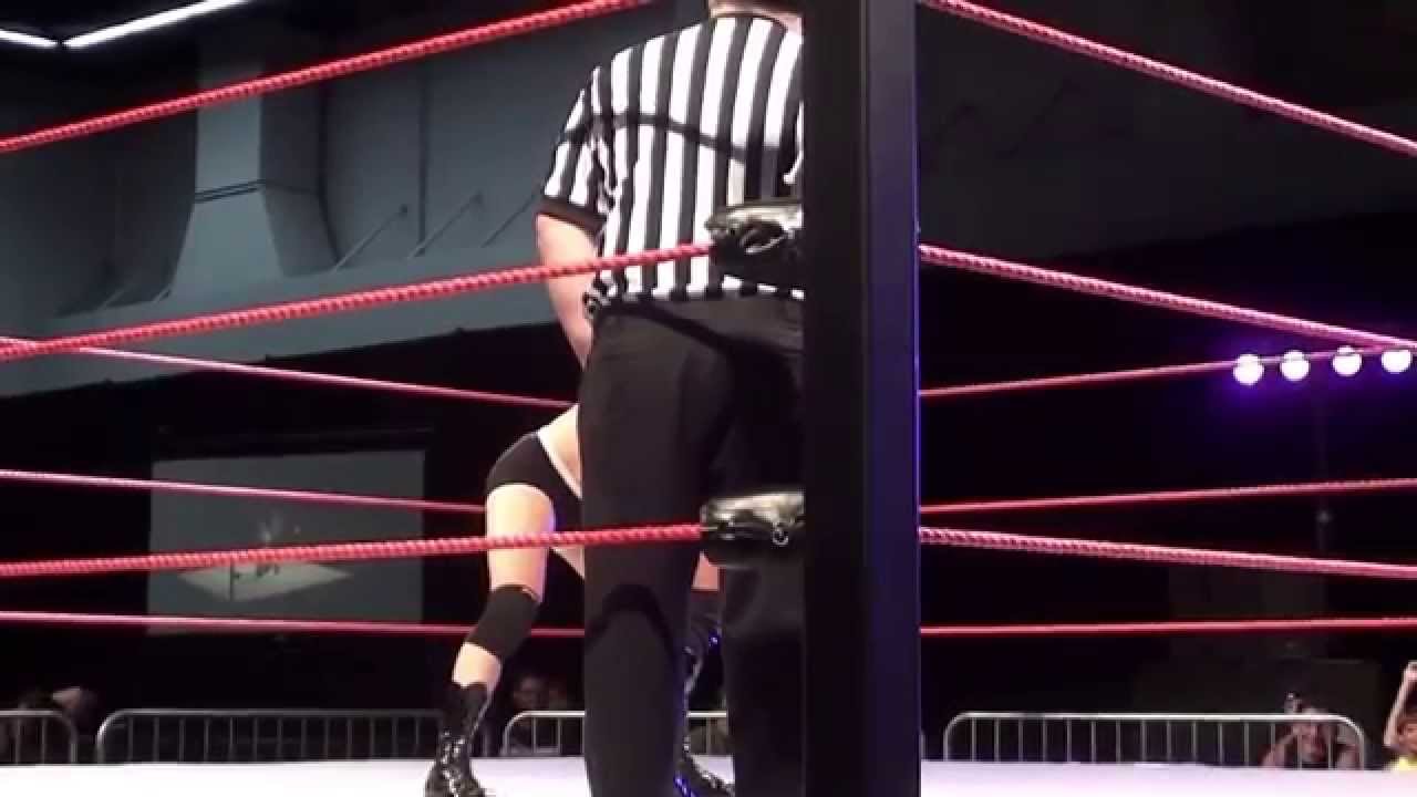 Bryan Alvarez vs Buddy Wayne OLD SCHOOL PRO WRESTLING MATCH - YouTube