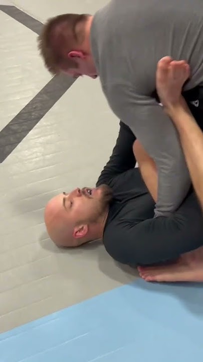 My first BJJ nogi white belt tournament vs wrestler (win) - YouTube