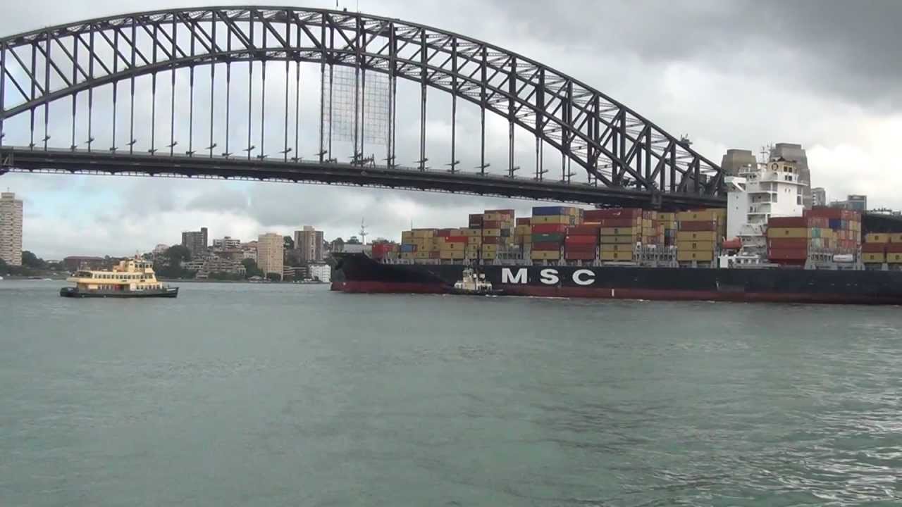 CONTAINER SHIP GOING UNDER THE HARBOUR BRIDGE - YouTube