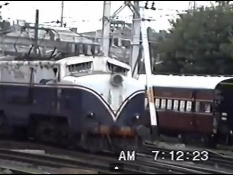 WCM1-hauled Deccan Queen departs from Pune (July 1995) - YouTube