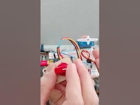 I turn the knob and the servo turns #robotics #arduino #knobs - YouTube