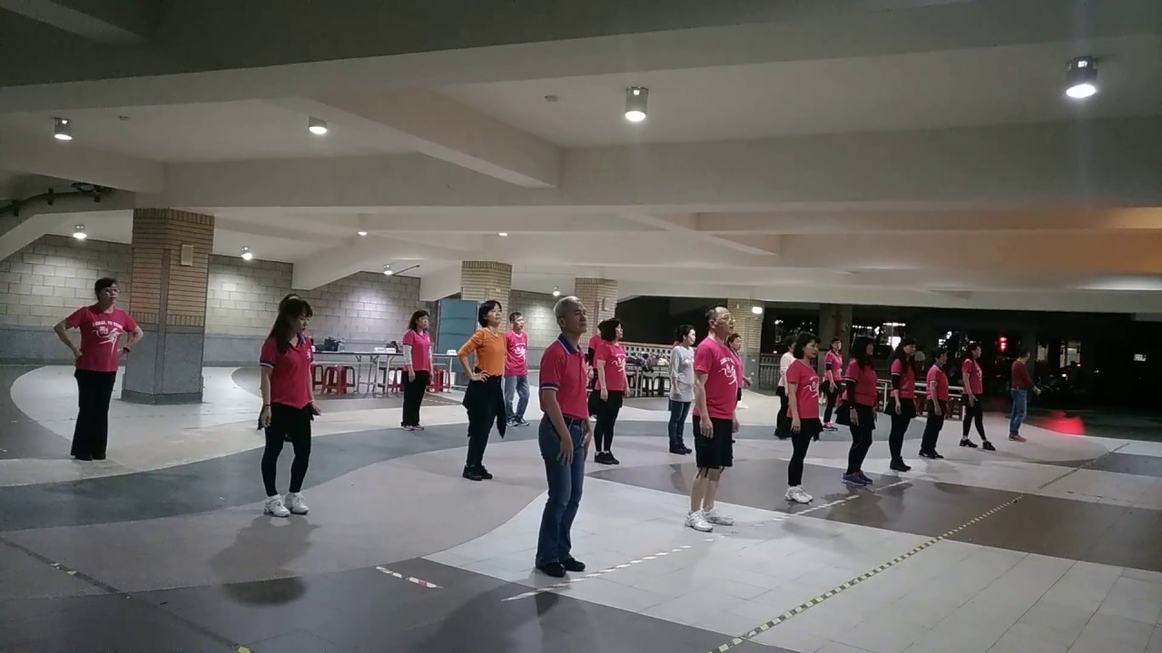 Doing The Walk Line Dance 去散步 - YouTube