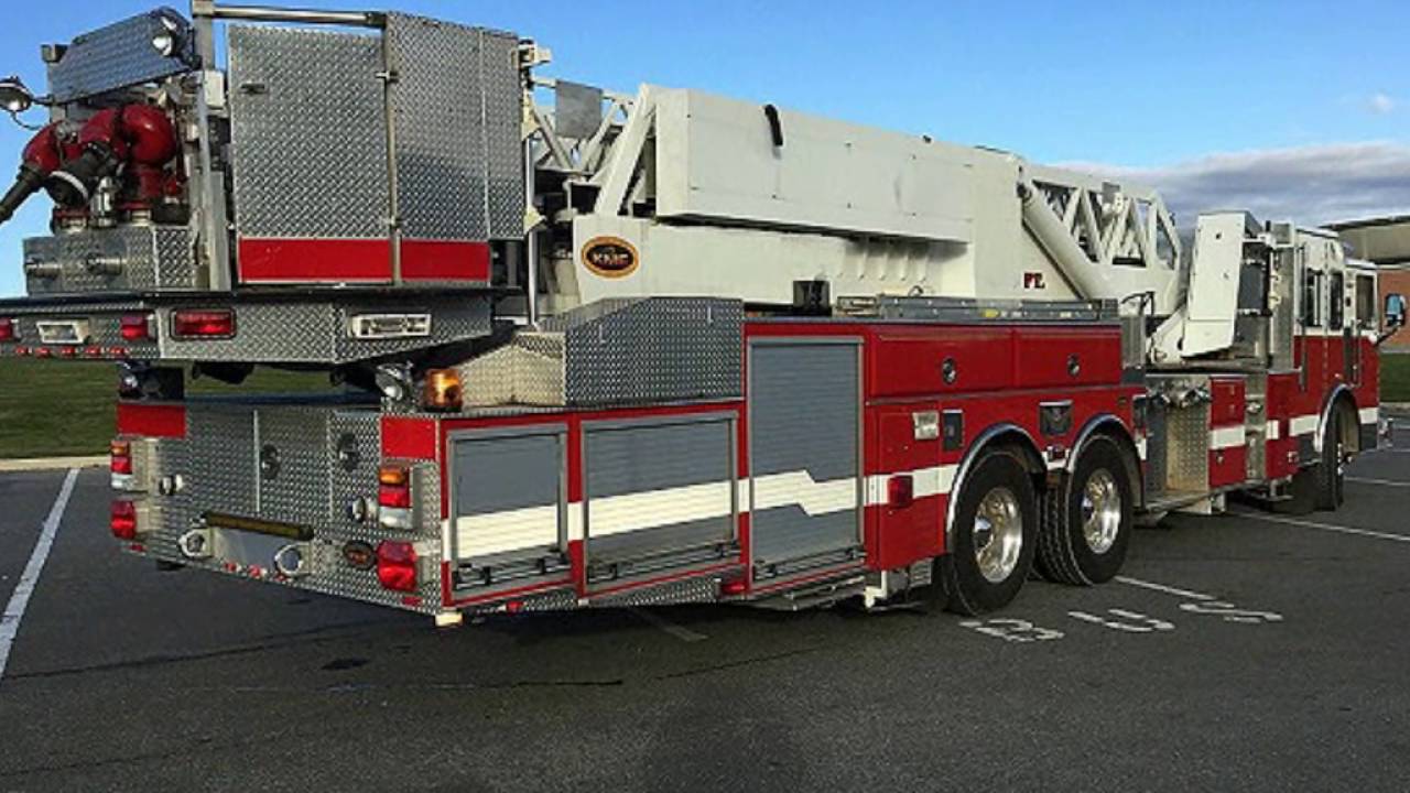 2001 KME MID MOUNT PLATFORM - YouTube