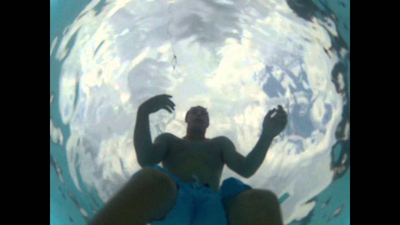 Gopro toss into the pool - YouTube