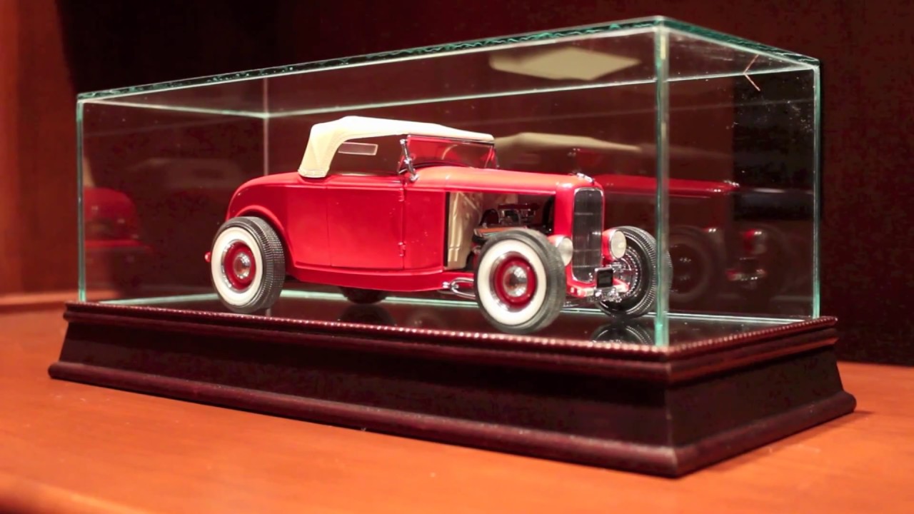 Cherry Wood Diecast Collectible Display Case for 1:18 Scale Replicas at ...