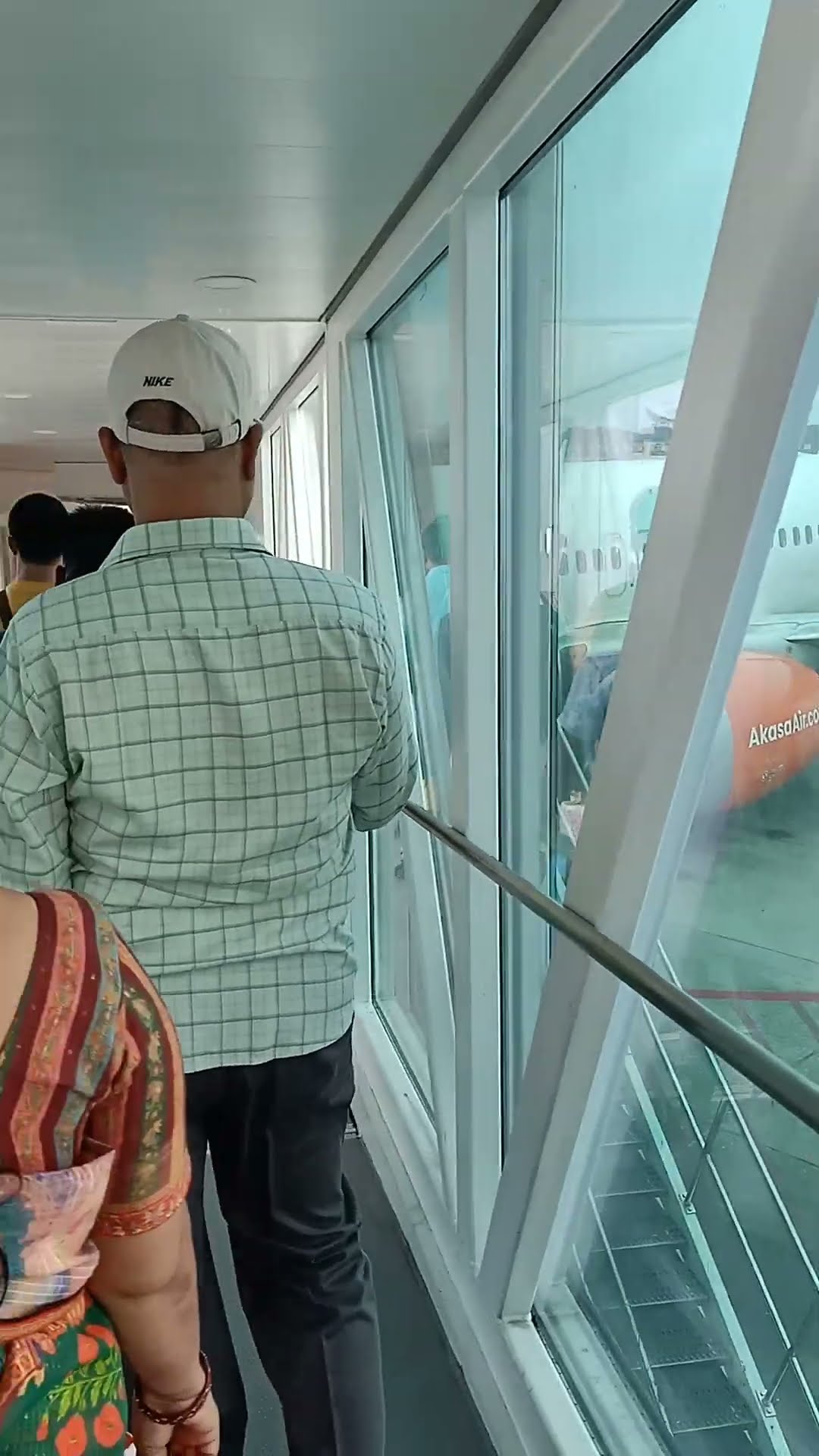 #flightblogger #travel #flight kya karoge jab flight cross hone se ...