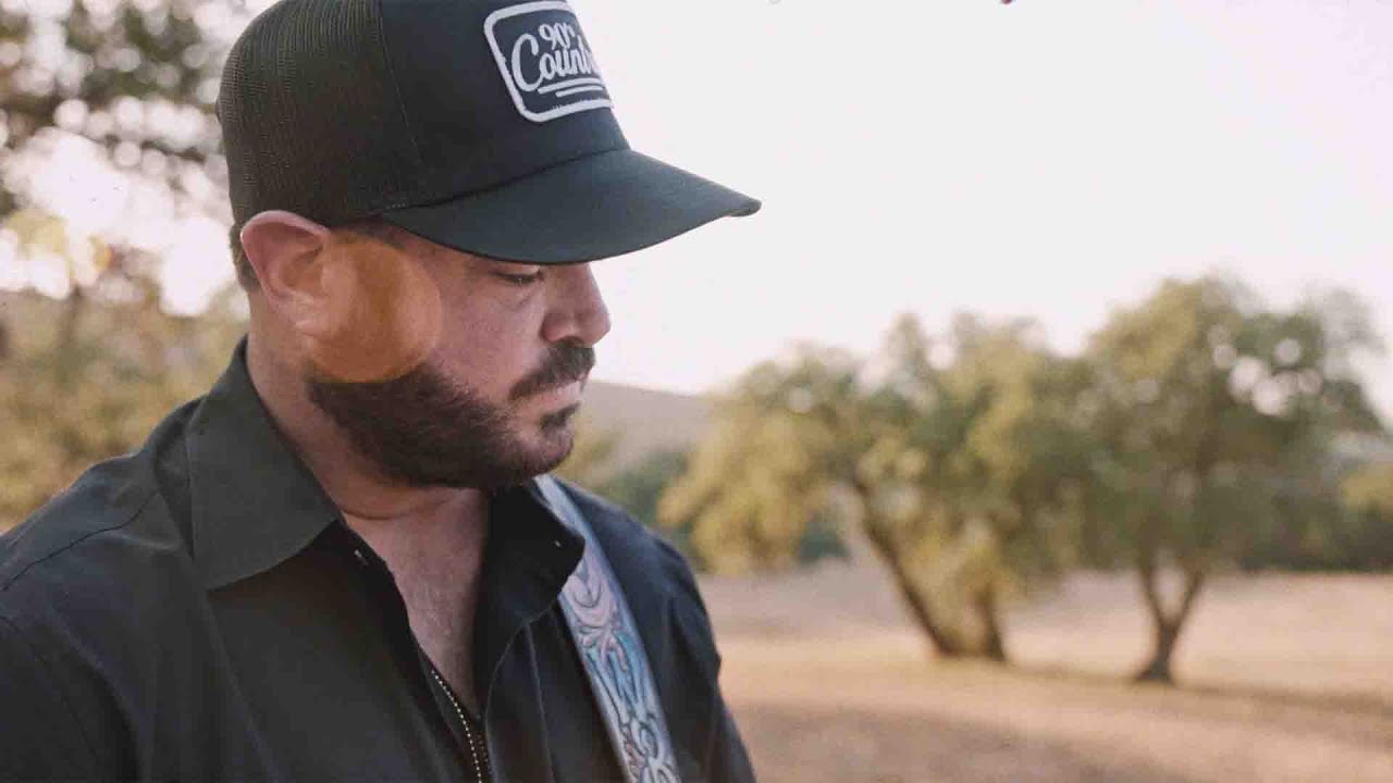 Wade Bowen - A Guitar, A Singer, and A Song (Official Video) - YouTube