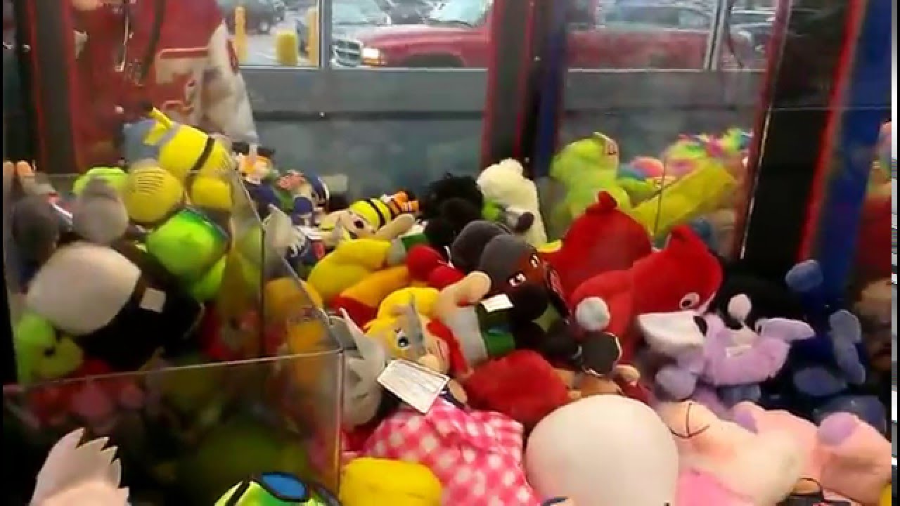 PINNACLE CLAW MACHINE@ WALMART A 2 IN A ROW WITH LOW PRIZE LEVEL - YouTube