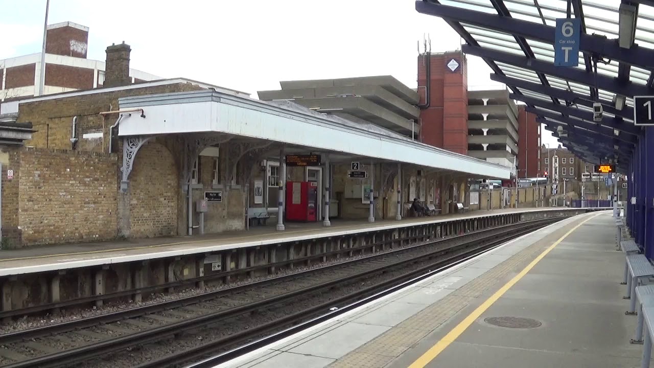 CLASS 66183 EWS & SAND WAGONS THROUGH GRAVESEND 18/01/20 - YouTube