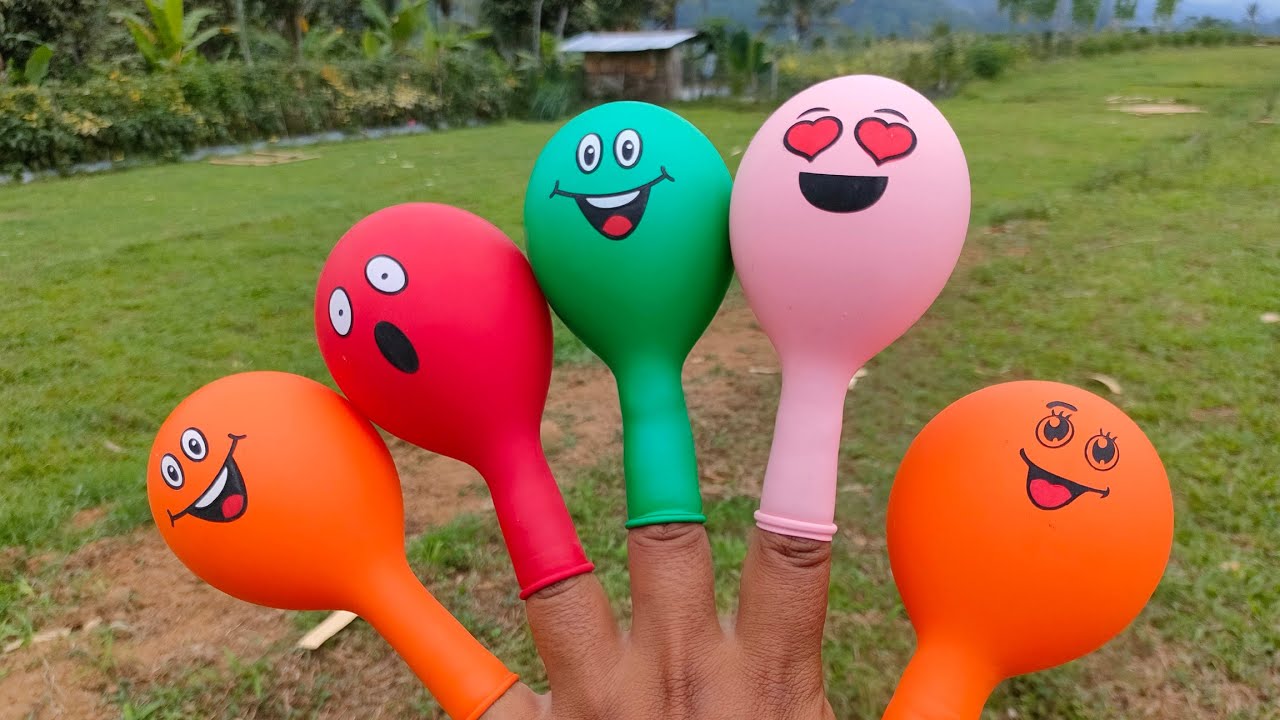 wow !! Meniup Balon Emoji Jumbo Warna Jingga,Hijau Dan Merah Sambil ...
