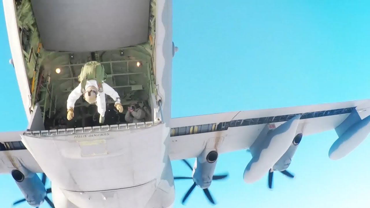 Special operations forces conduct winter warfare training above the ...