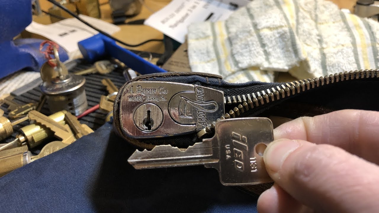 (356) Arco 7 Lock on A Rifken Money Bag - YouTube