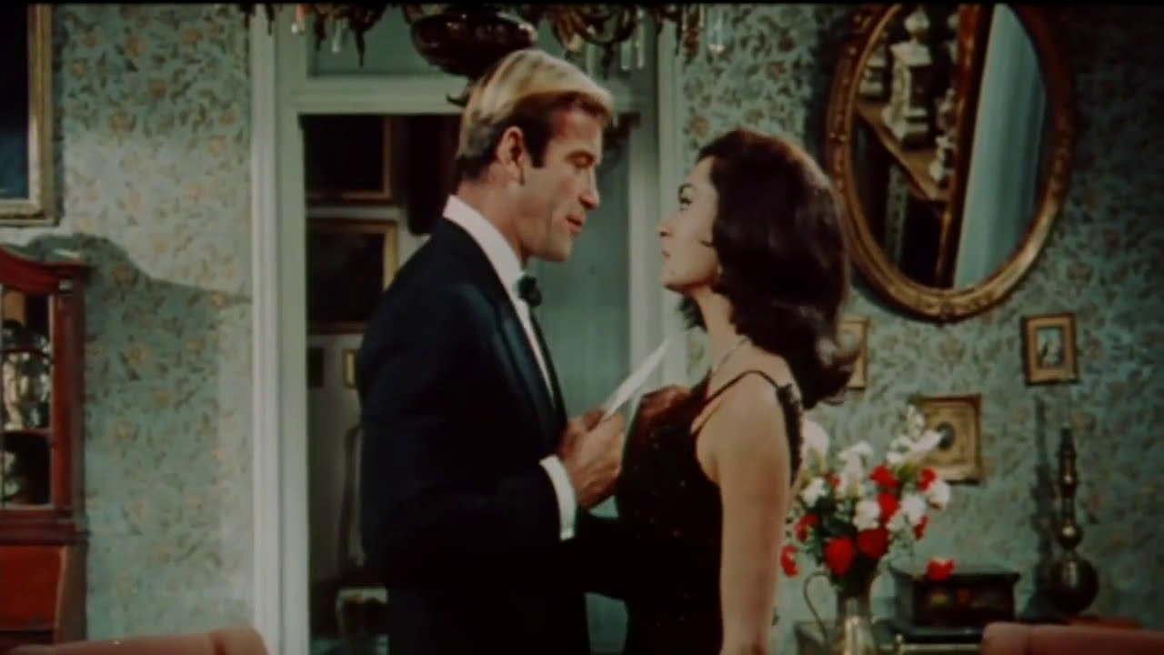 Mikaela - Escenas de la película 'Agent 077: From the orient with fury ...