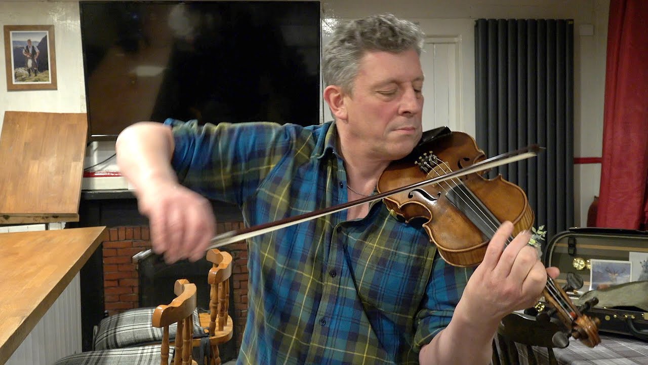 Master Scottish fiddler Paul Anderson playing Scott Skinner's ...