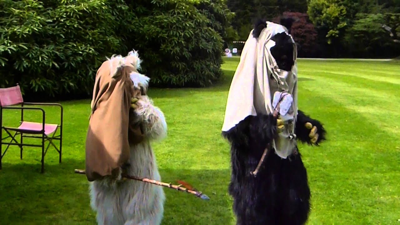 Ewoks dancing to Pharrell Williams Happy - YouTube