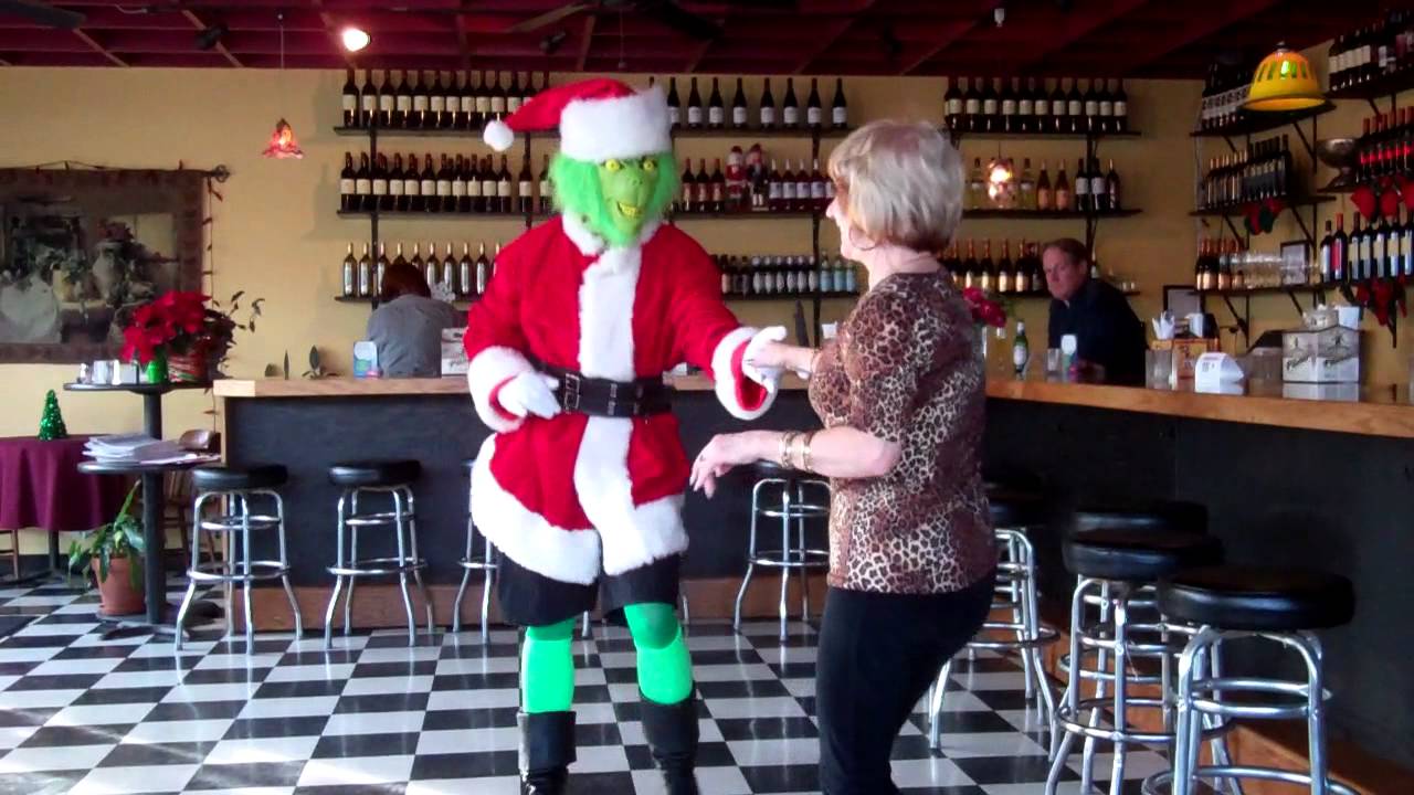 Grinch_Dances.MP4 - YouTube