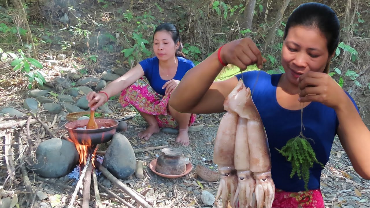 Survival skills primitive: Cook squid and Pepper for lunch - Eat squid ...
